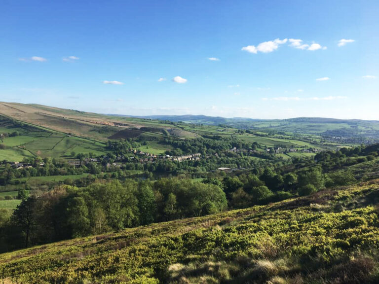 Torrs Millennium Walkway - Peak District walk above a huge gorge