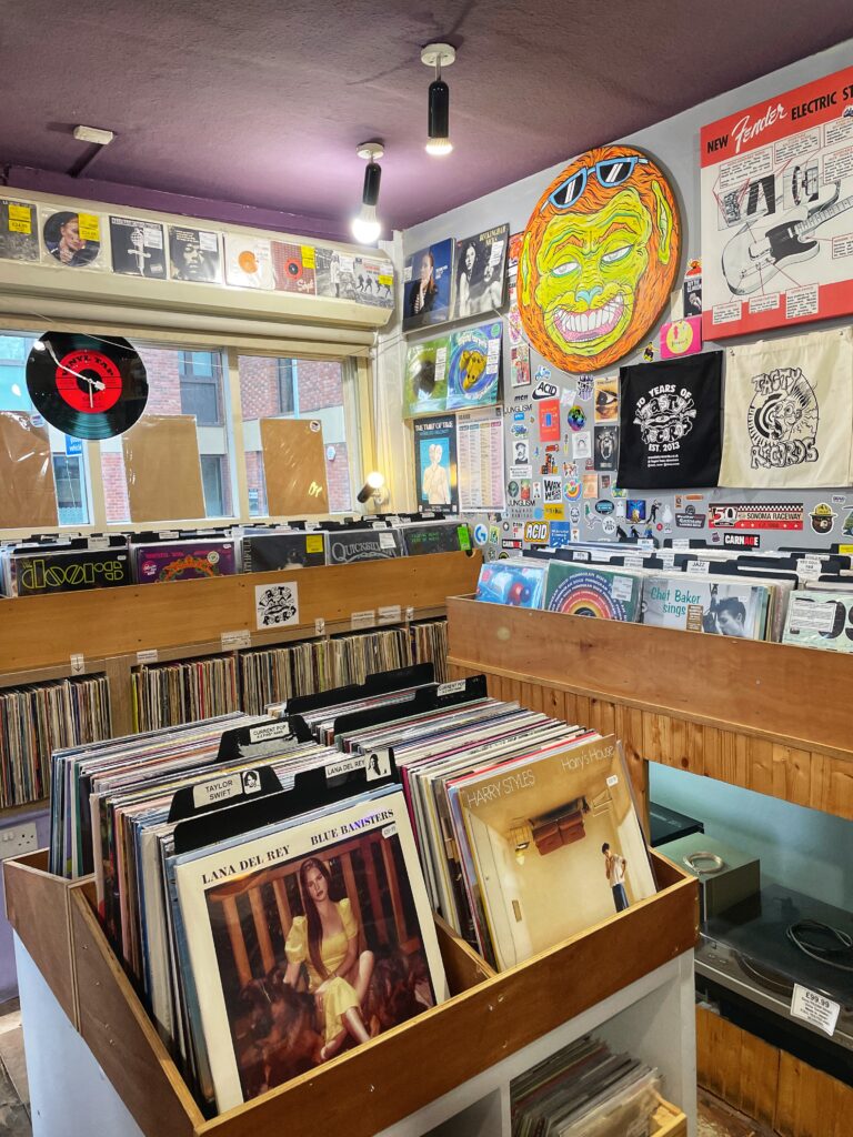 Torrs Millennium Walkway - Peak District walk above a huge gorge