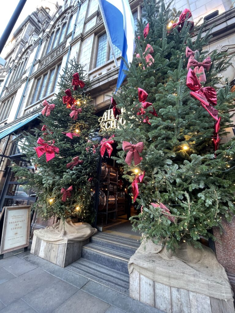 The most beautiful Christmas decorations around Manchester