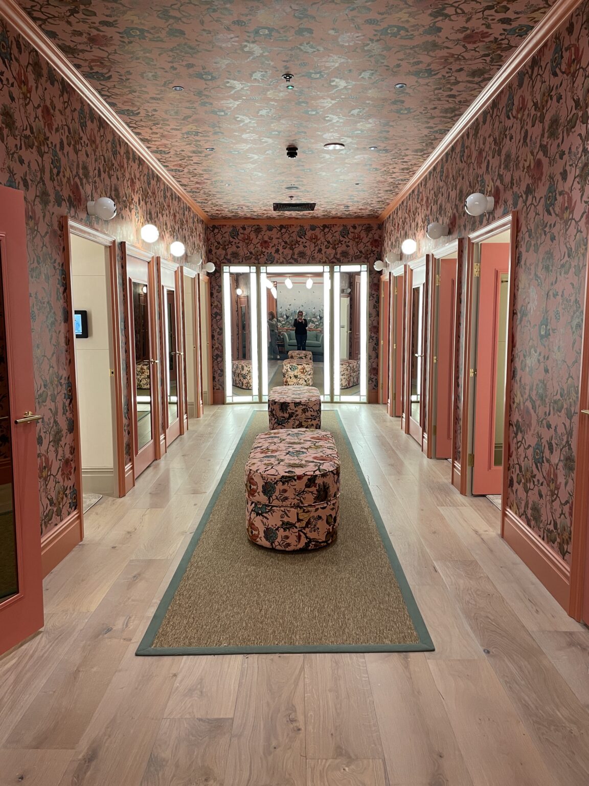 River Island opens ENORMOUS new Trafford Centre store