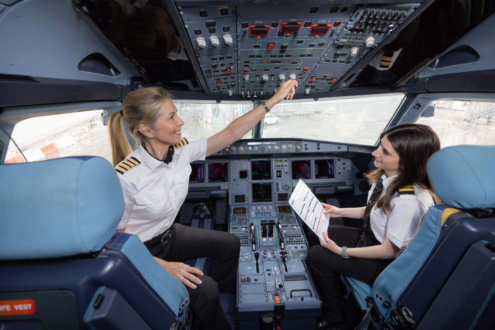 Aer Lingus is recruiting aspiring pilots - and paying for their training