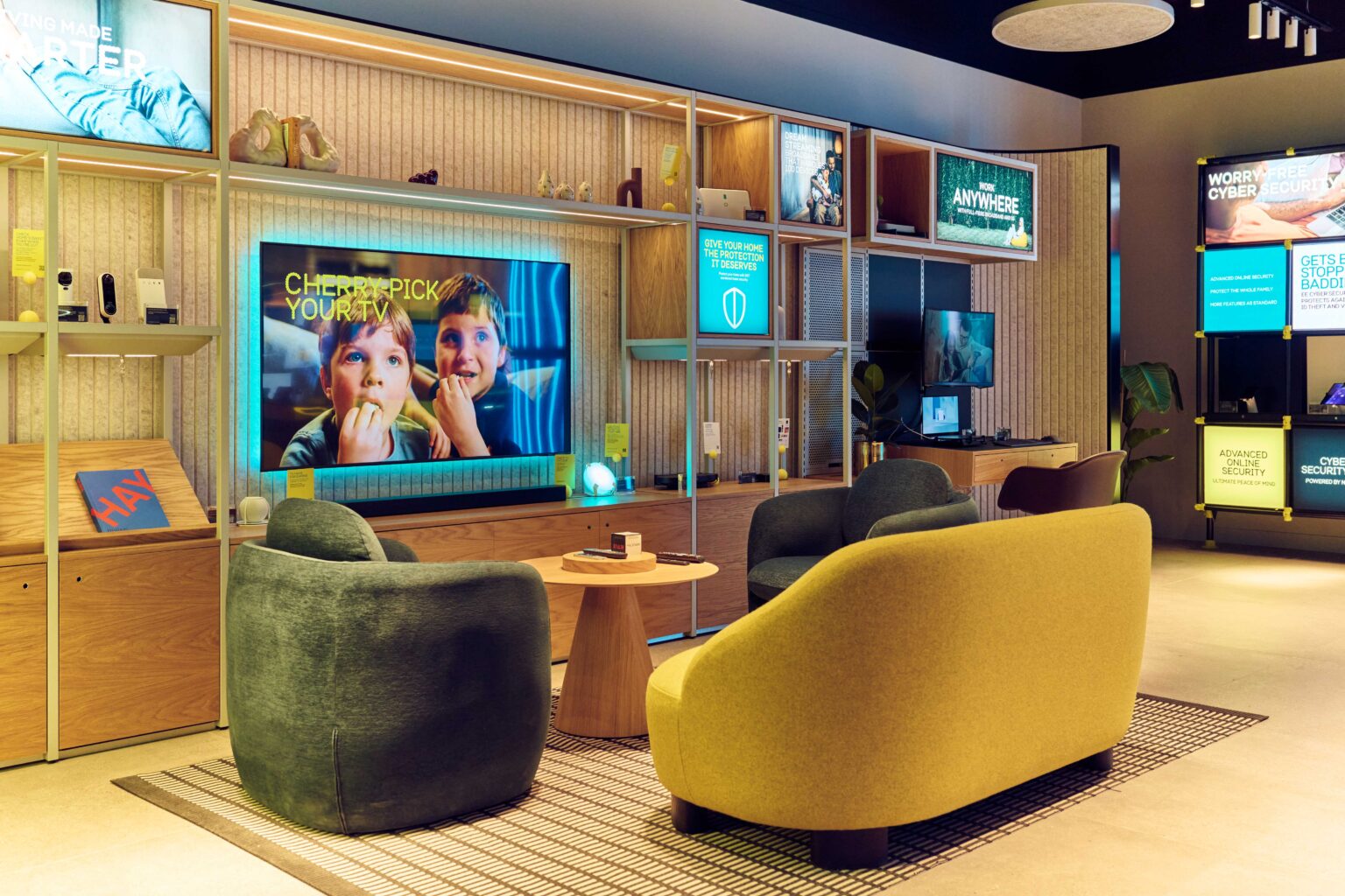 'Futuristic' new EE store with interactive gaming zone opens at the ...