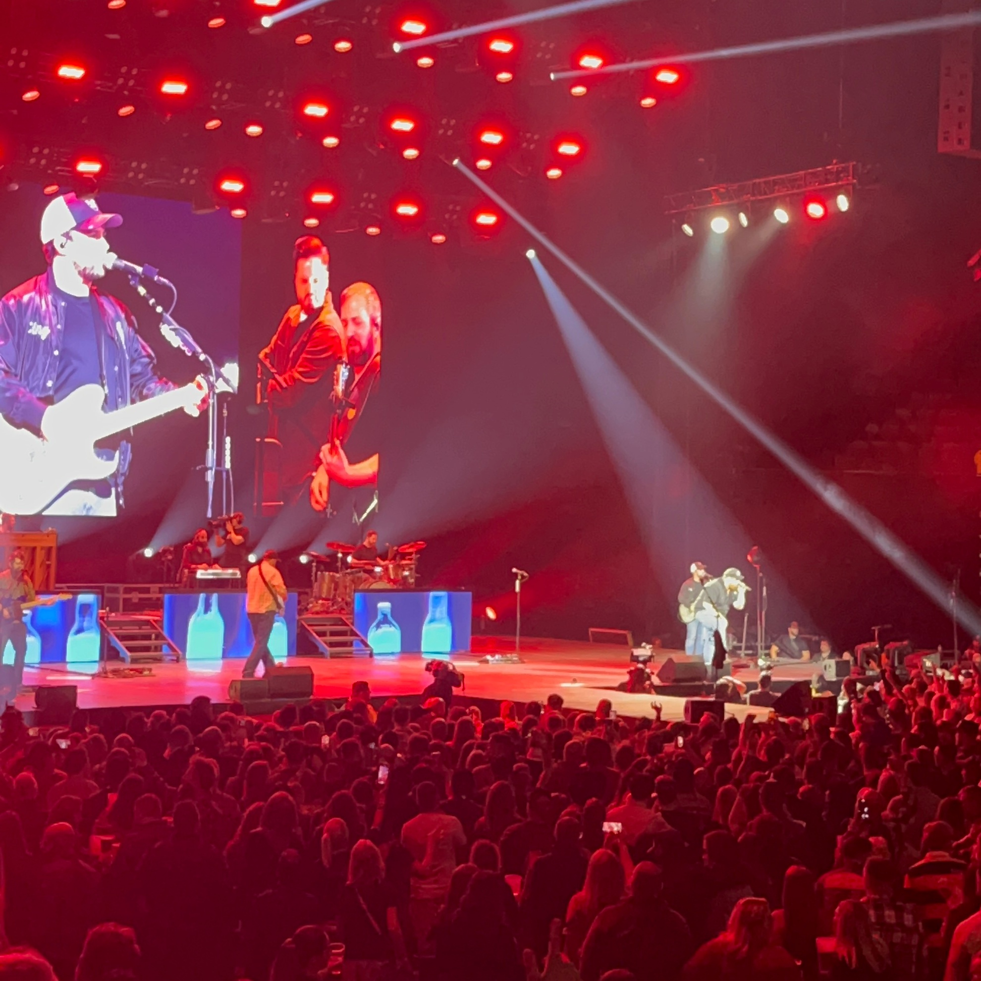 The contemporary king of country treats Mancs to a taste of the ...