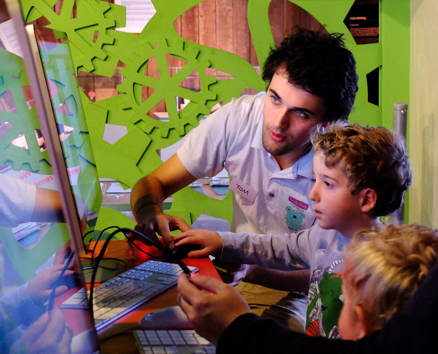 Make Stuff by MadLab: A family fun day where kids can try out science experiments and cool ...