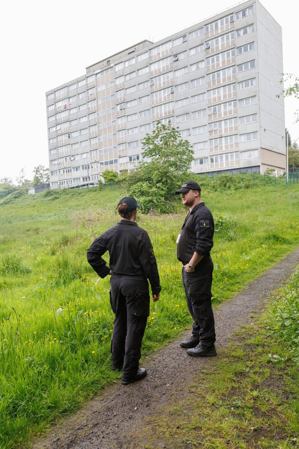 Detectives investigating Stuart Everett murder close crime scene ...