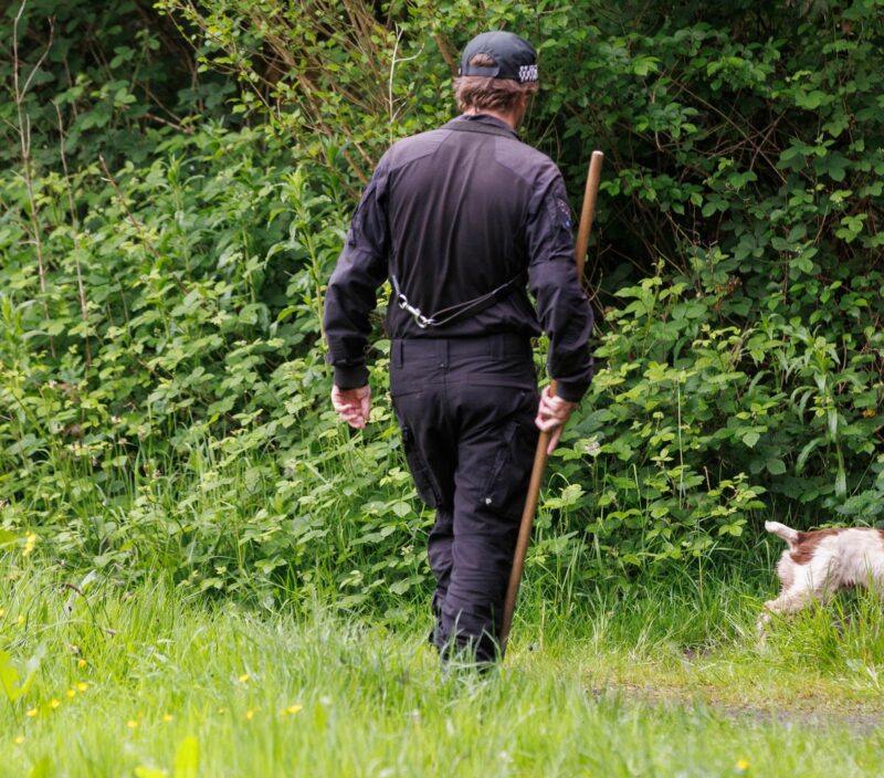 Detectives investigating Stuart Everett murder close crime scene ...