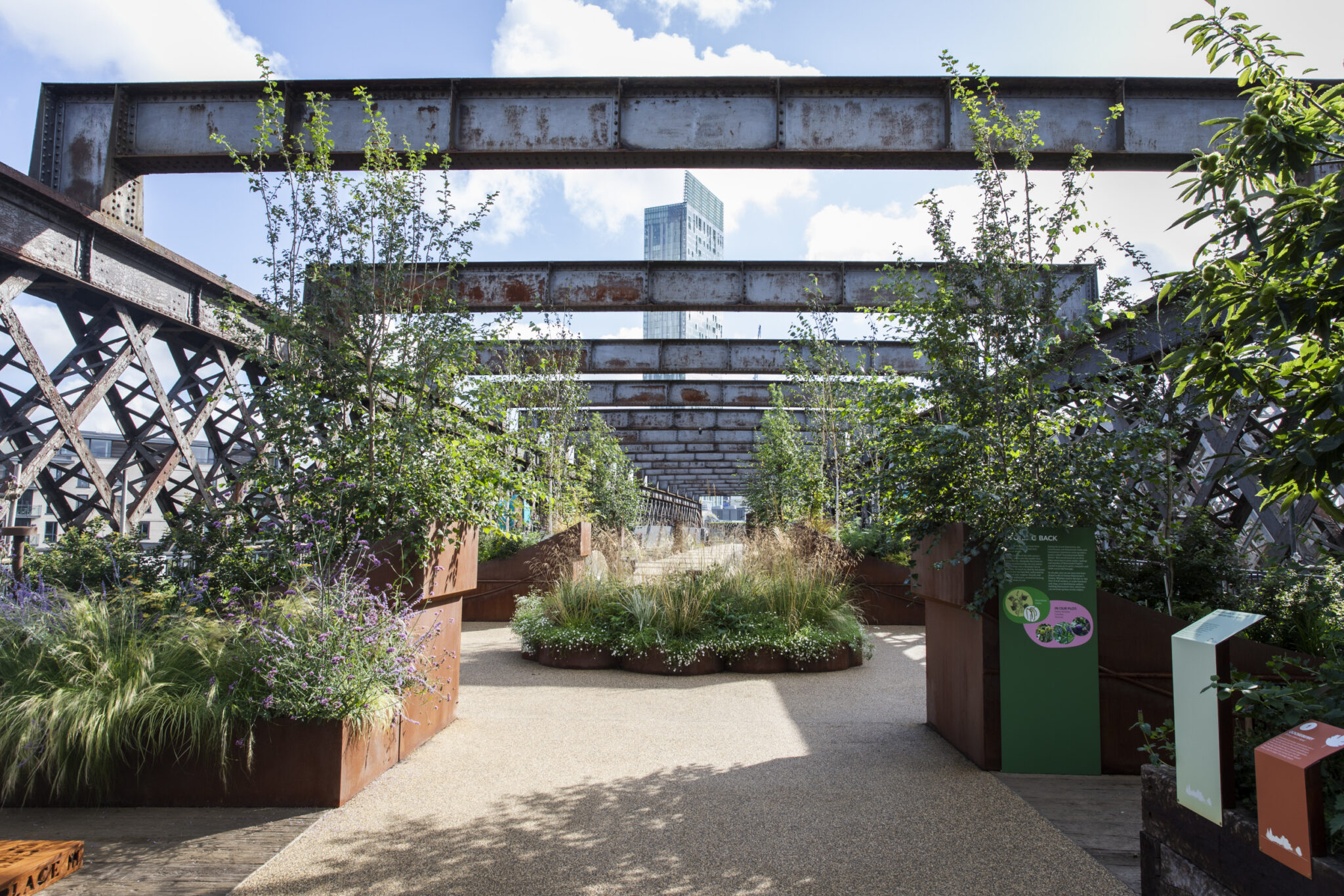 You can eat a four-course luxury meal while riding a steam train ...