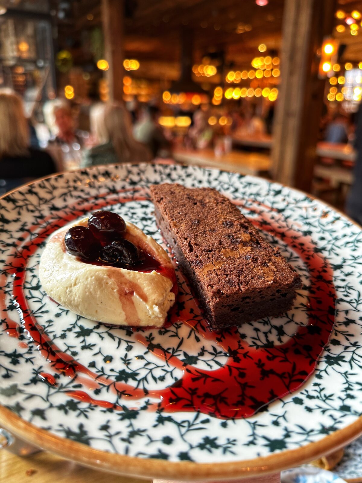 Albert's Schloss - the nightlife spot serving amazing Sunday roasts