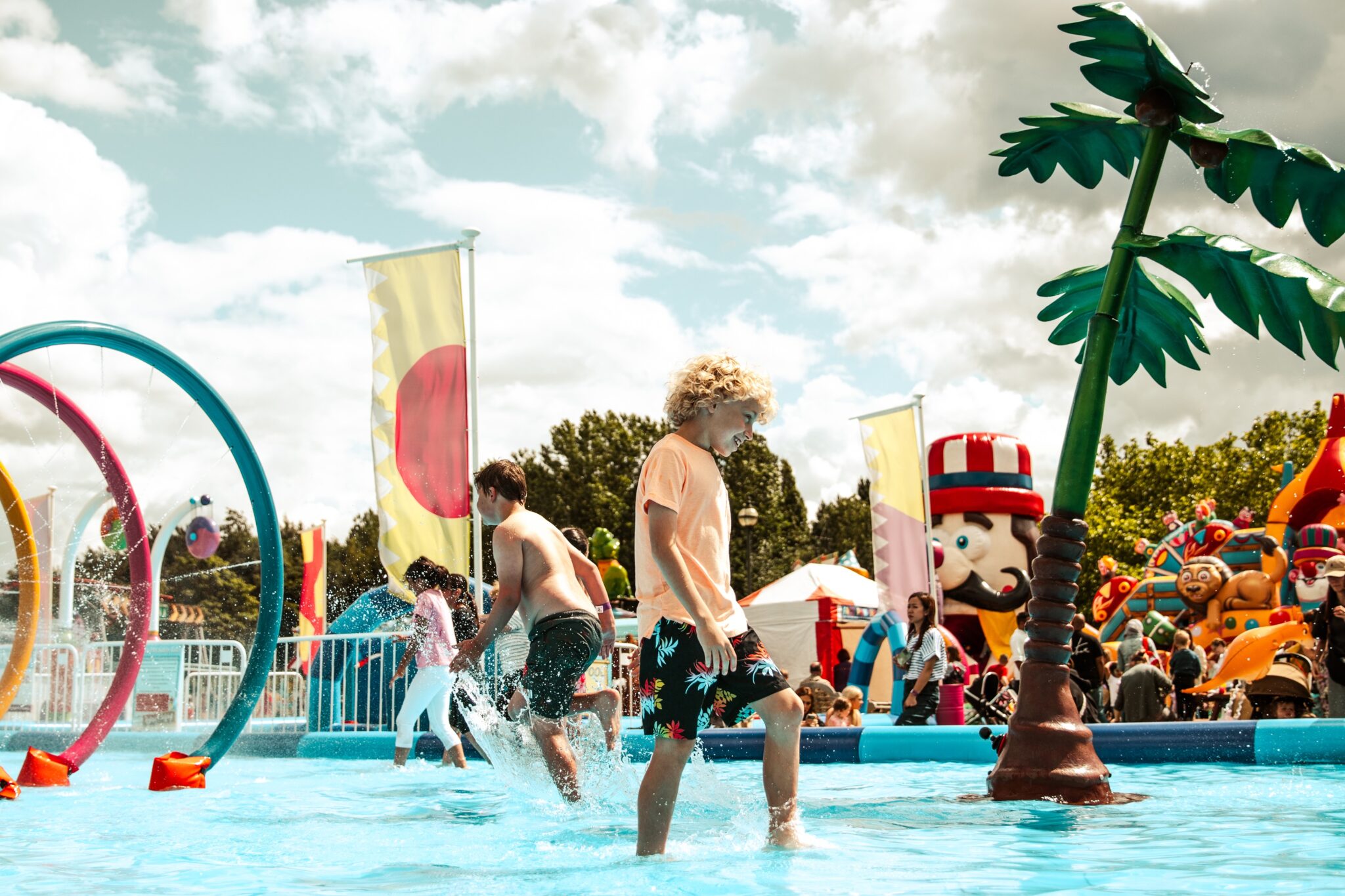 Huge fairground, splash park, and beach return to Trafford Centre this ...