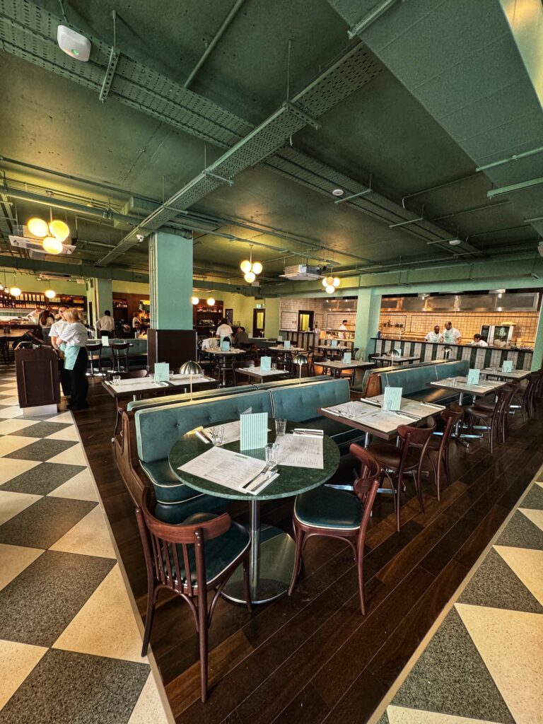 Louis, Manchester - Italian-American restaurant and music venue ...