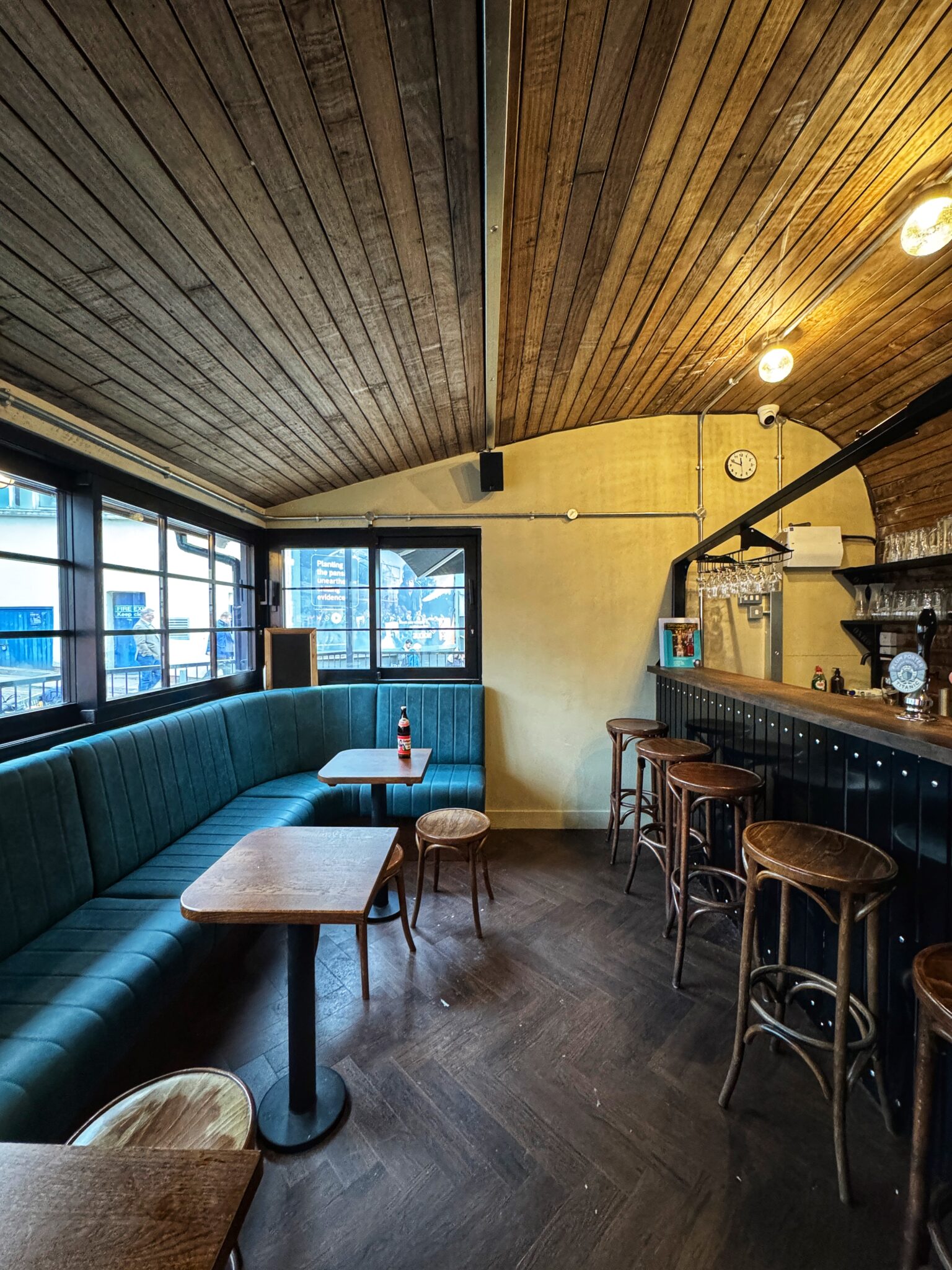 A tiny new train station pub has opened at Manchester Oxford Road