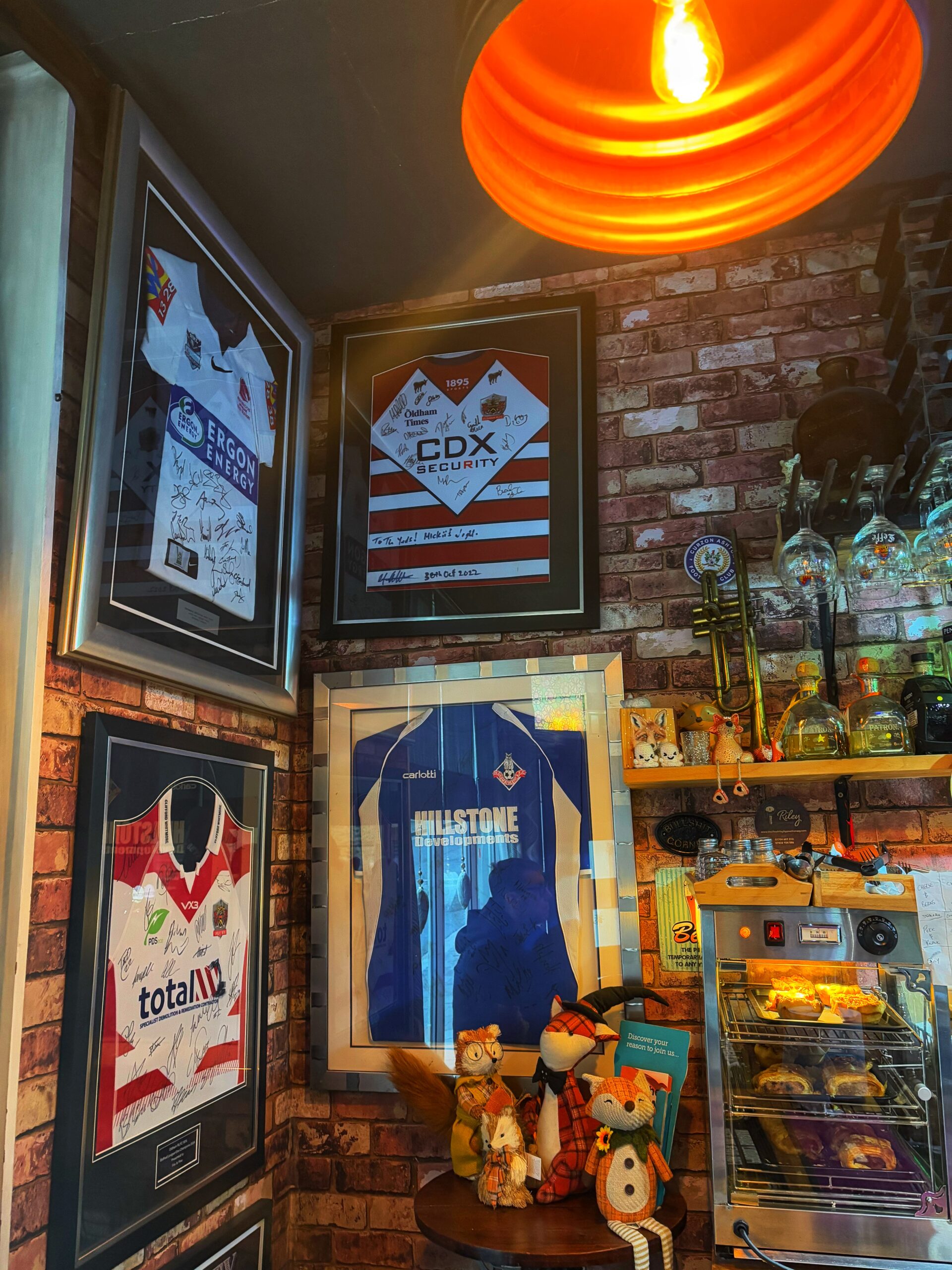 The Fox and Pine: Oldham's proper pub that feels like a front room