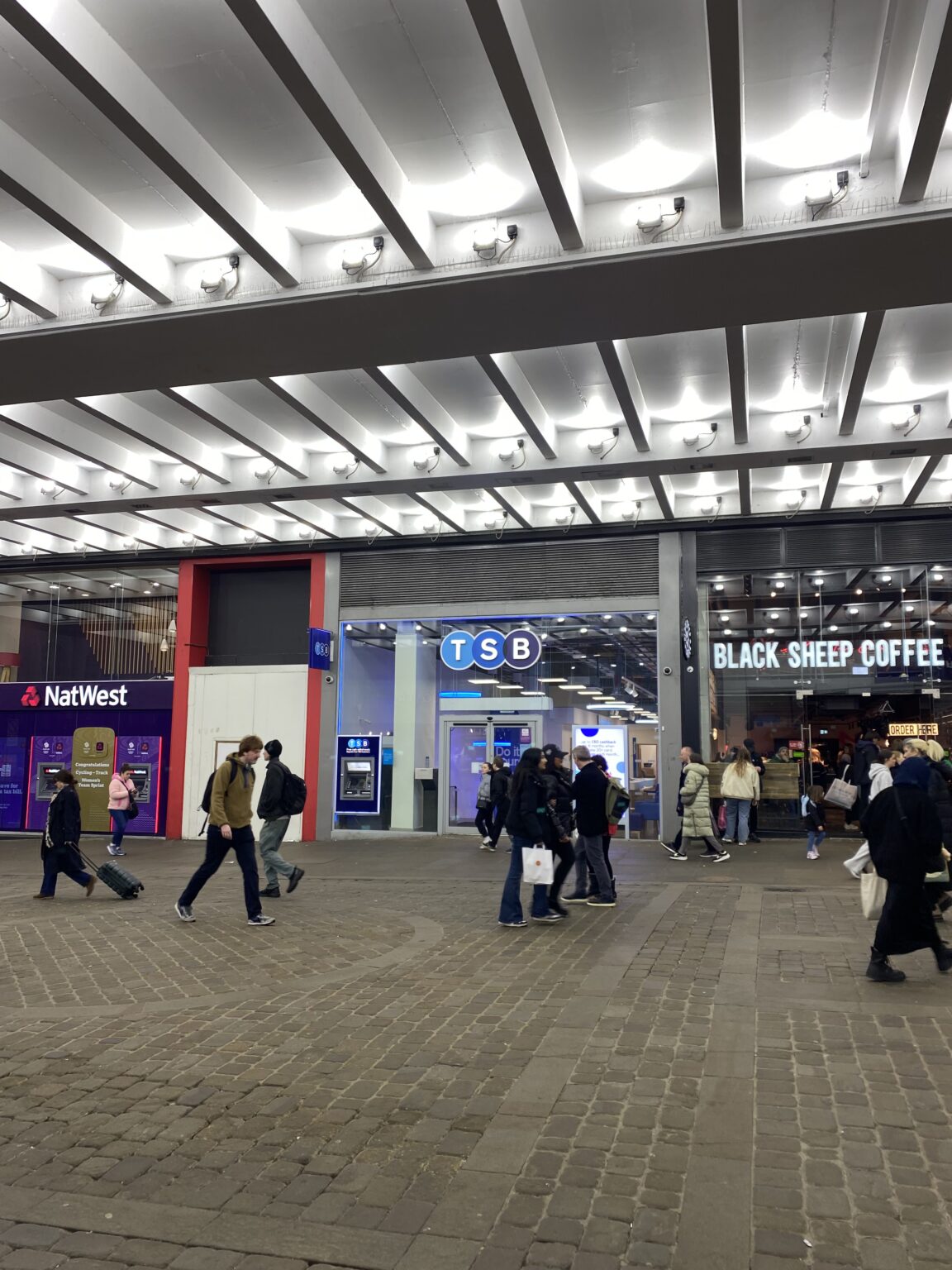 Torrs Millennium Walkway - Peak District walk above a huge gorge
