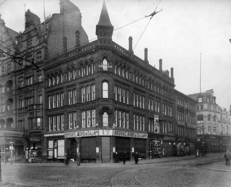 10 interesting photos that show Oldham Street like never before