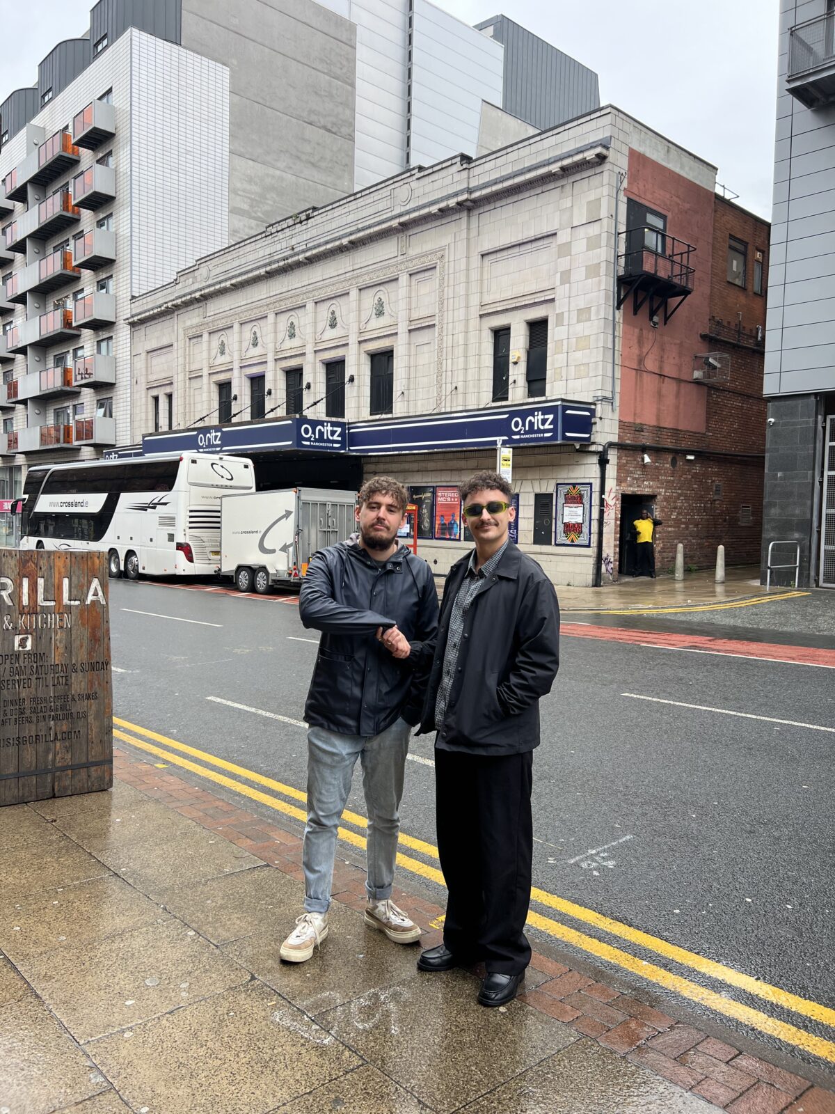 You can eat a four-course luxury meal while riding a steam train ...