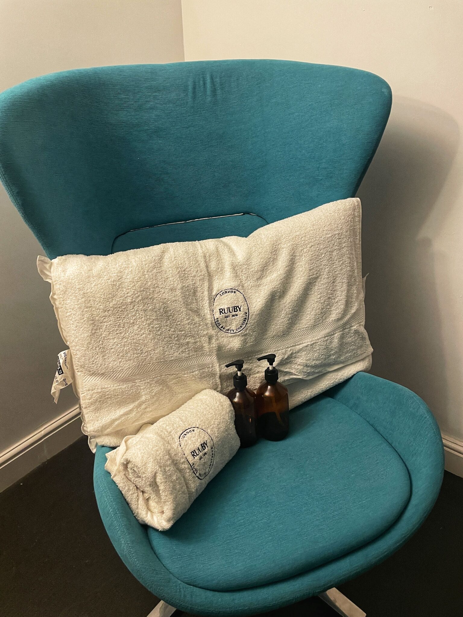 Torrs Millennium Walkway - Peak District walk above a huge gorge