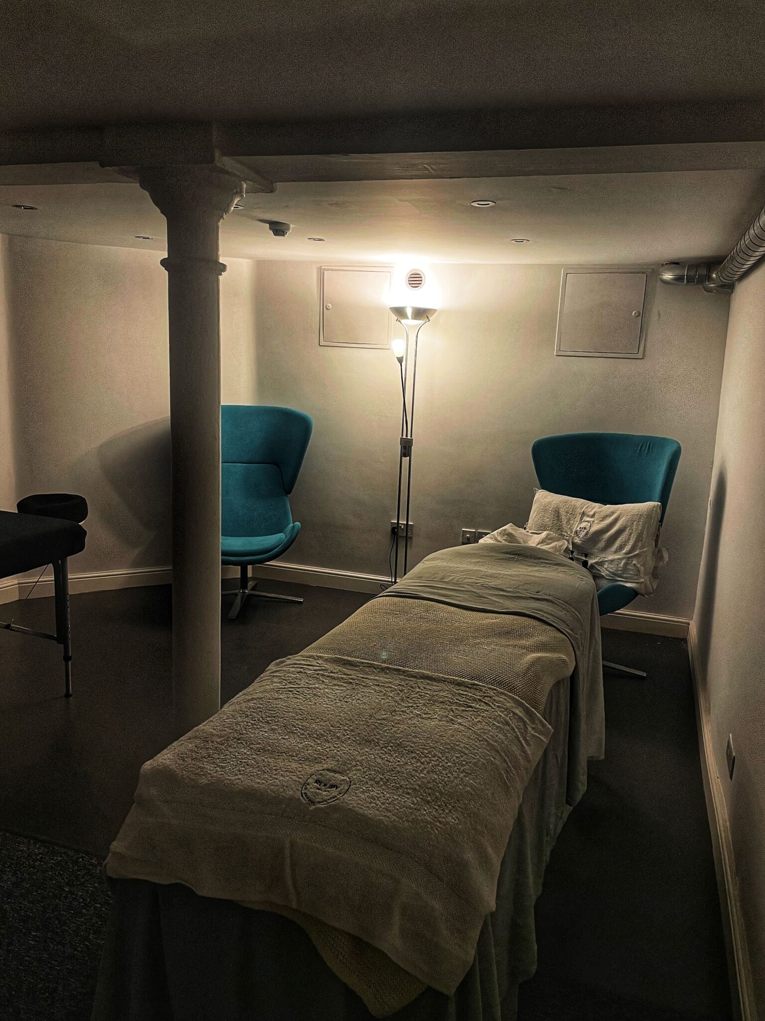 Torrs Millennium Walkway - Peak District walk above a huge gorge