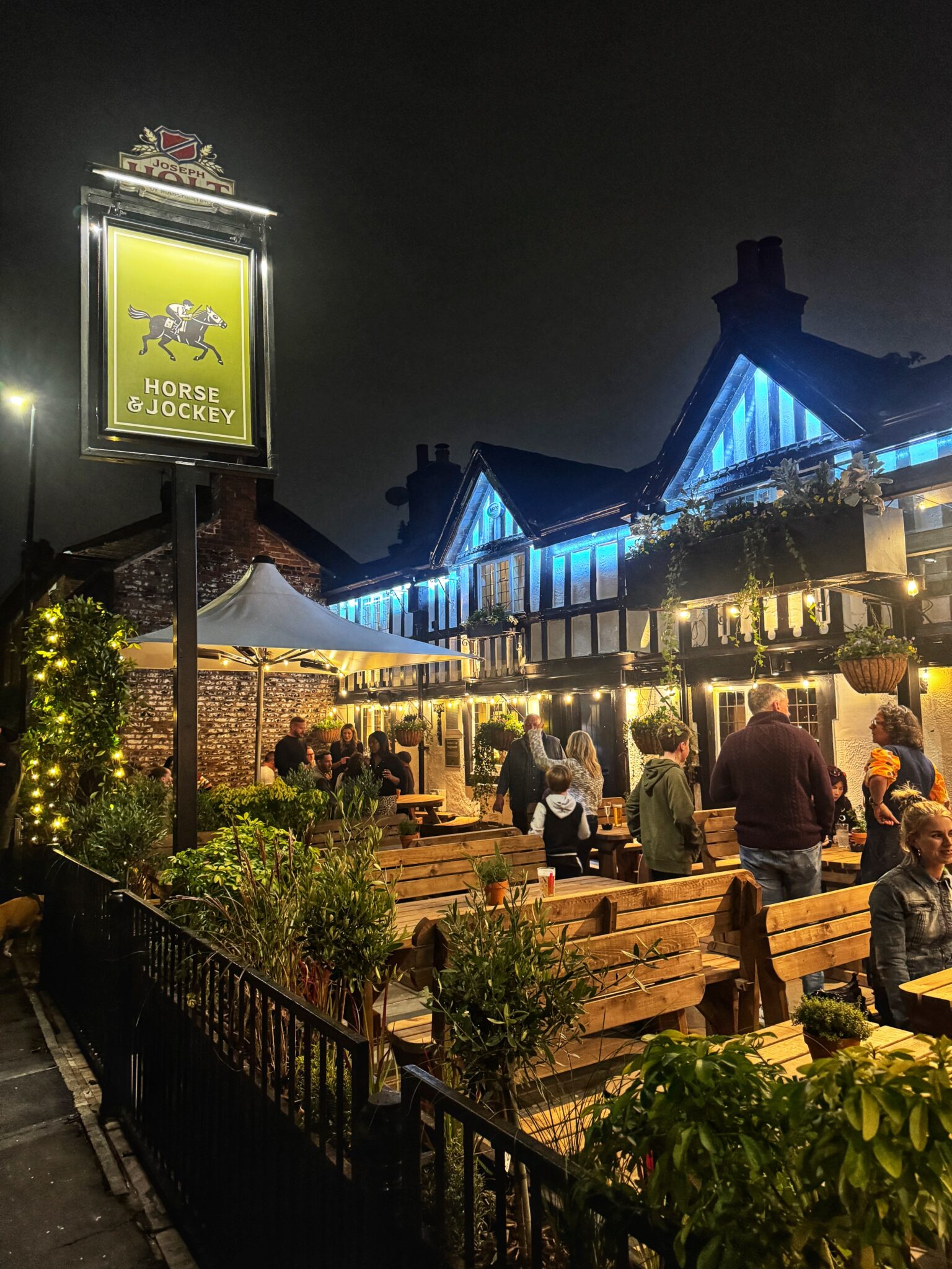 The Pollen Club and Pot Kettle Black open Manchester padel club