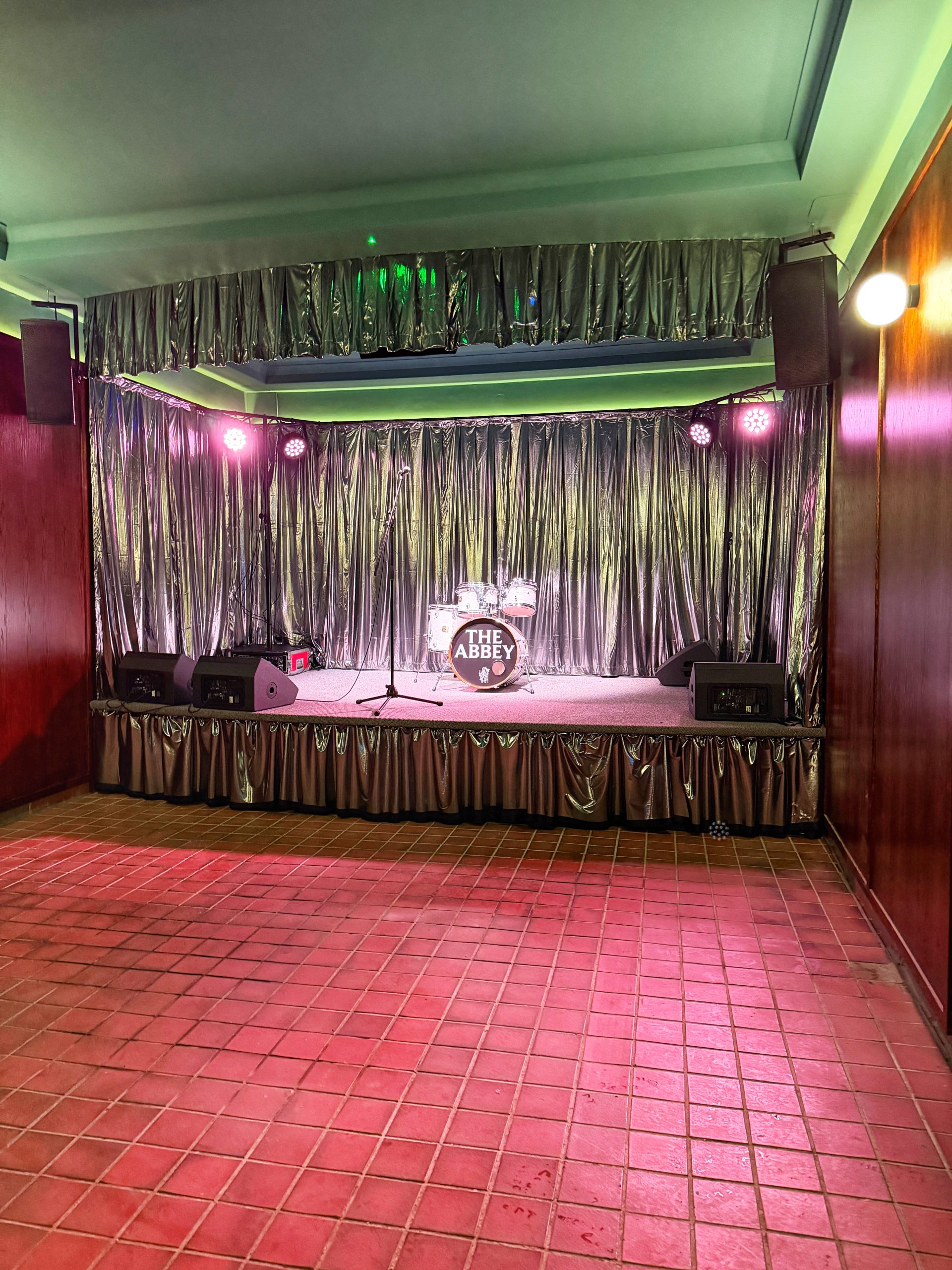 A new 'secret' cocktail bar you have to text to enter is opening in ...